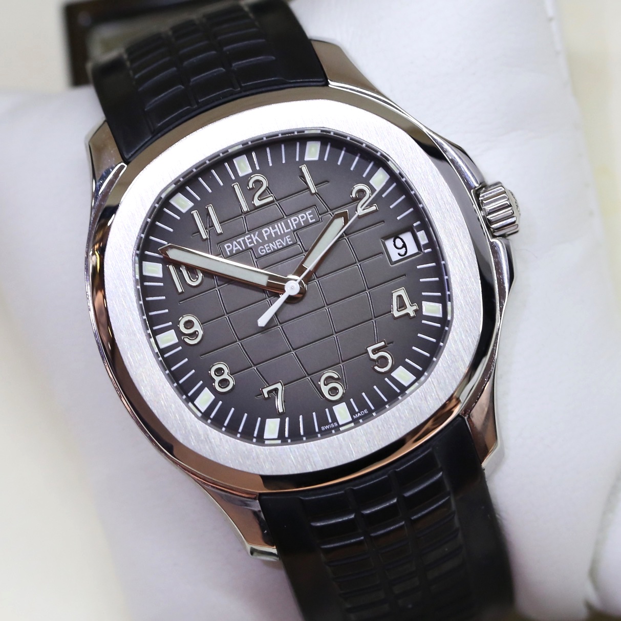 Patek Philippe Aquanaut in stainless steel with Date, Black Arabic Dial ...