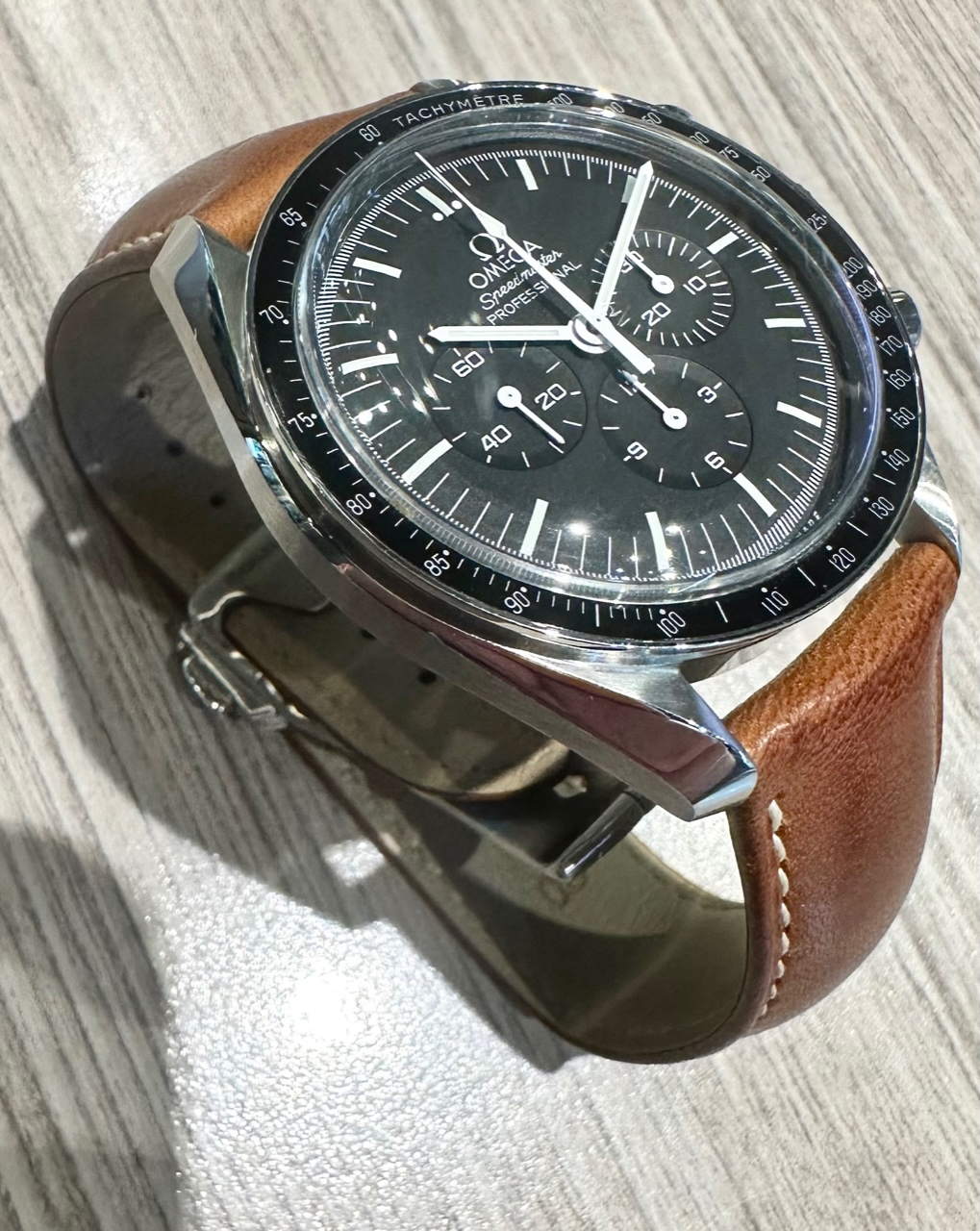 Omega Speedmaster Professional 42mm in stainless steel, Black index ...